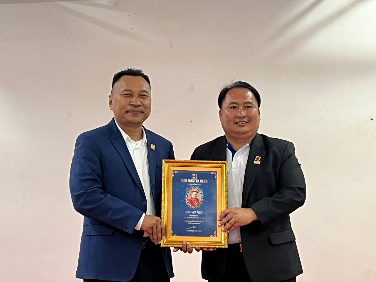 លោក ហុក វណ្ណៈ ប្រធានប្រតិបត្តិ CEO Wonder Power Team ...